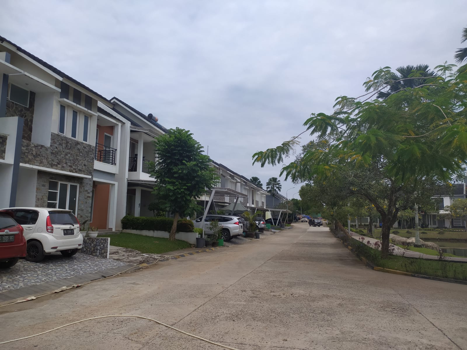 Dijual Rumah View Danau dalam Komplek The Pavillion Citra Grand City ...