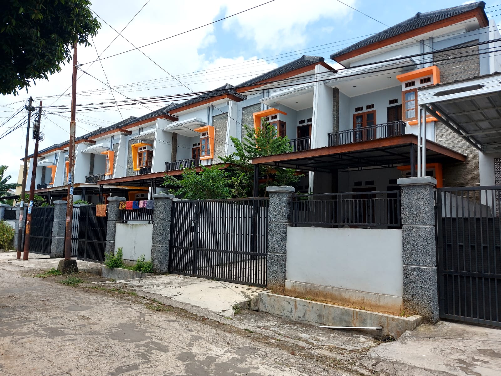 Disewakan Townhouse Cantik Komplek Perumahan DPR Jalan Tanjung Pinang ...