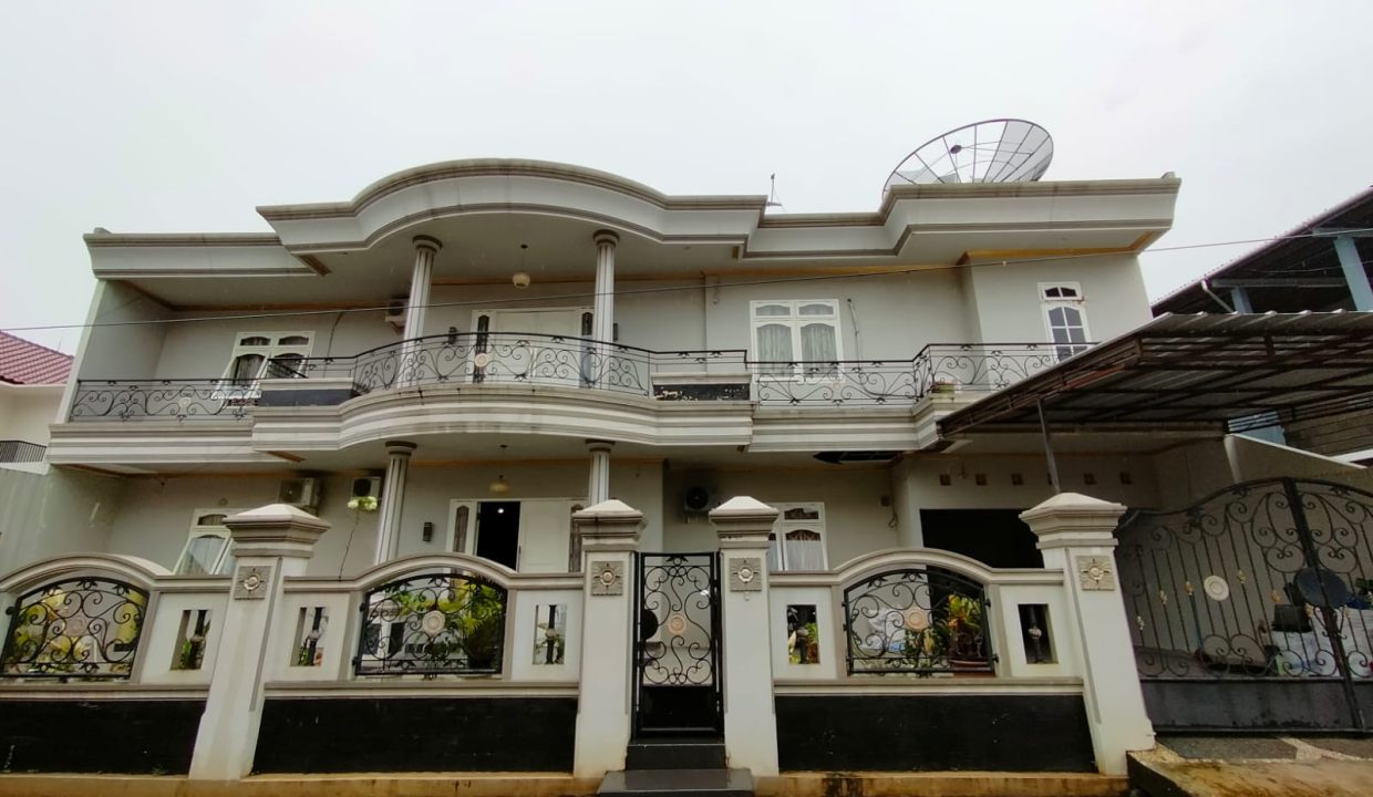 DIJUAL RUMAH MEWAH PALEMBANG KOMPLEK VILLA BARI
