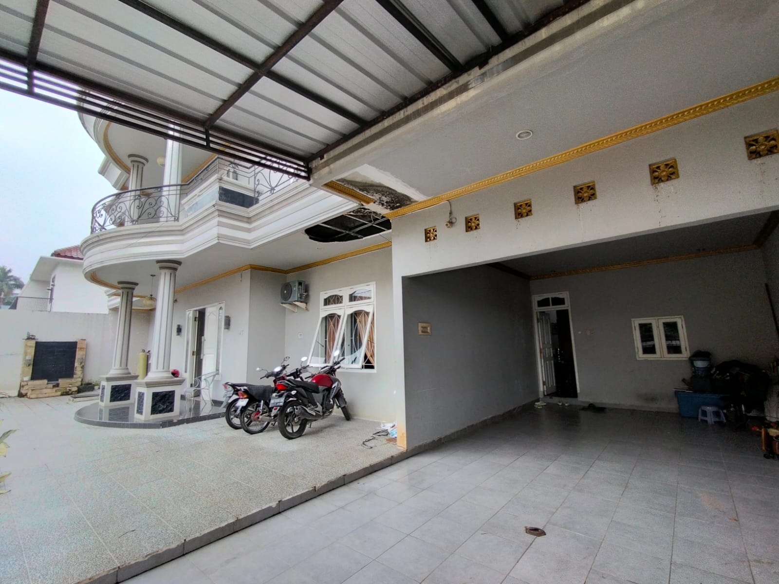 DIJUAL RUMAH MEWAH PALEMBANG KOMPLEK VILLA BARI